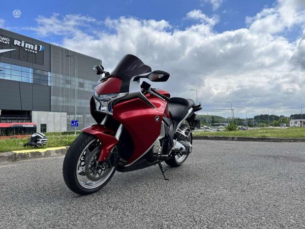 Sarkans Honda VFR 2010 Viļņa, ar dzinēja tilpumu 1.20 L un nobraukumu 36 tūkst. km par 5499 €, foto 2 vietnē AUTOMOTO.COM.LV