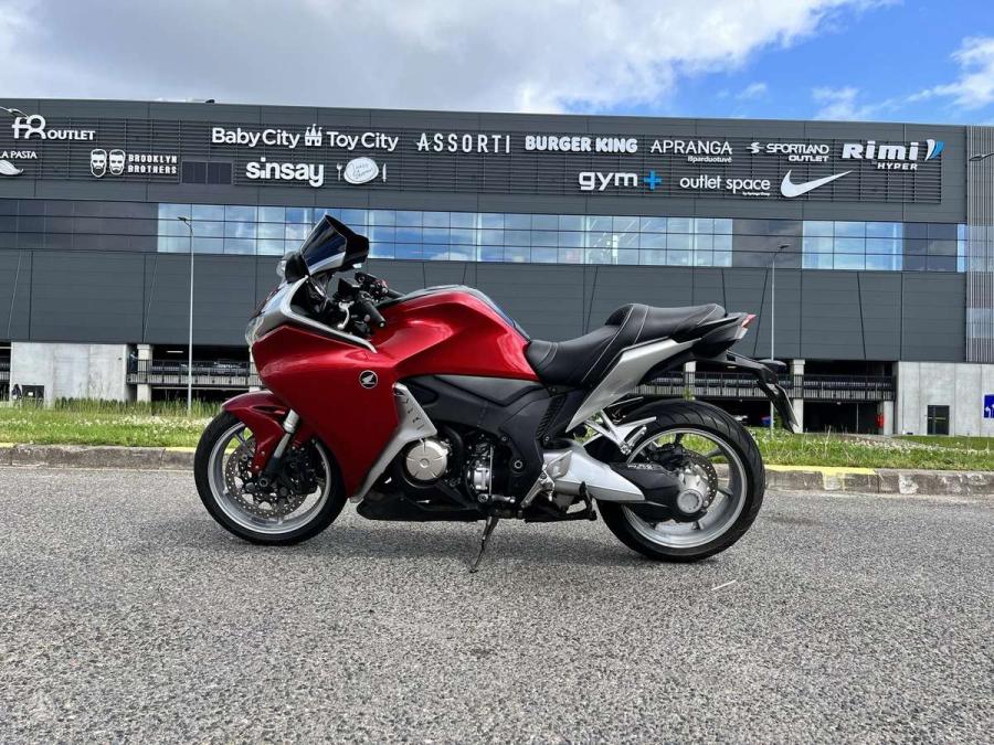 Красный Хонда VFR 2010 в Вильнюс, объемом двигателя 1.20 л и пробегом 36 тыс. км за 5499 €, фото 4 на AUTOMOTO.COM.LV
