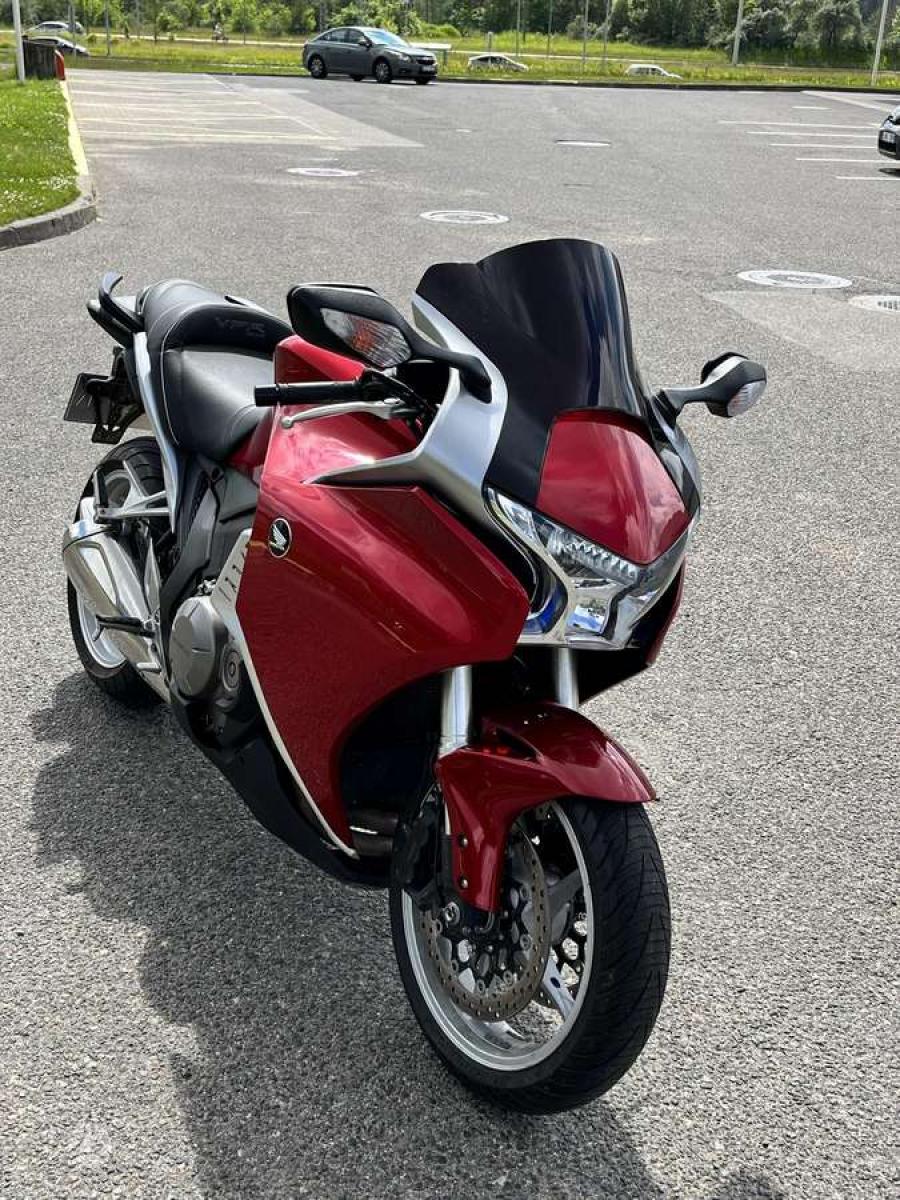 Красный Хонда VFR 2010 в Вильнюс, объемом двигателя 1.20 л и пробегом 36 тыс. км за 5499 €, фото 7 на AUTOMOTO.COM.LV
