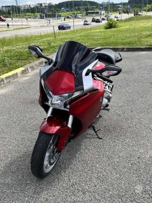 Красный Хонда VFR 2010 в Вильнюс, объемом двигателя 1.20 л и пробегом 36 тыс. км за 5499 €, фото 8 на AUTOMOTO.COM.LV