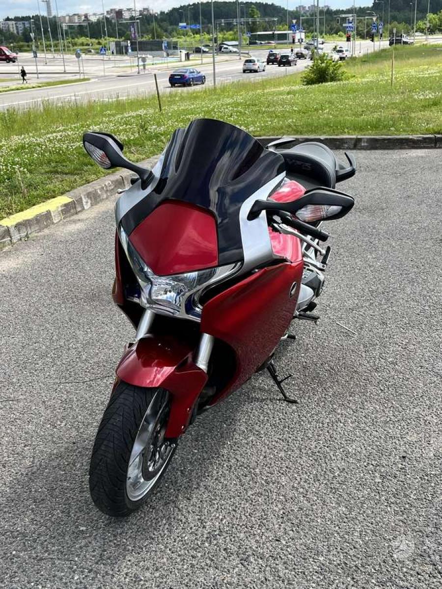 Красный Хонда VFR 2010 в Вильнюс, объемом двигателя 1.20 л и пробегом 36 тыс. км за 5499 €, фото 8 на AUTOMOTO.COM.LV