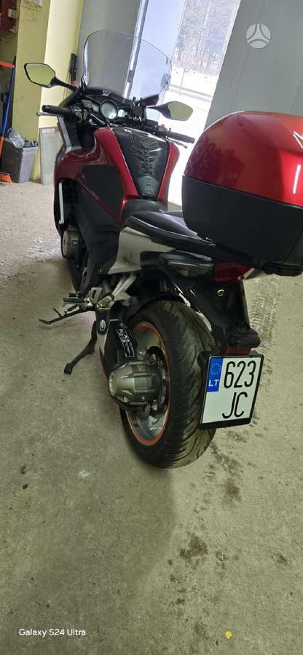 Red Honda VFR 2011 in Alytus, with an engine capacity of 1.20 L and mileage of 41 thousand km for 5000 €, photo 4 on AUTOMOTO.COM.LV