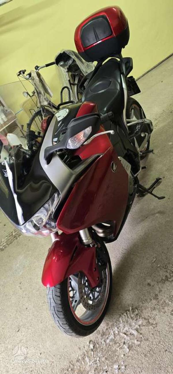 Red Honda VFR 2011 in Alytus, with an engine capacity of 1.20 L and mileage of 41 thousand km for 5000 €, photo 6 on AUTOMOTO.COM.LV