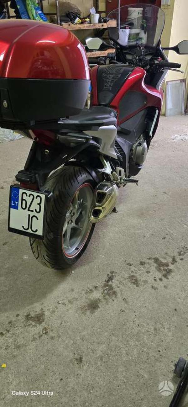 Red Honda VFR 2011 in Alytus, with an engine capacity of 1.20 L and mileage of 41 thousand km for 5000 €, photo 8 on AUTOMOTO.COM.LV