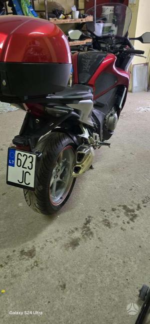 Red Honda VFR 2011 in Alytus, with an engine capacity of 1.20 L and mileage of 41 thousand km for 5000 €, photo 8 on AUTOMOTO.COM.LV