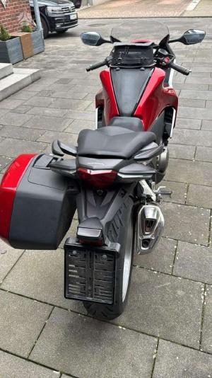 Sarkans Honda VFR 2011 Klaipėda, ar dzinēja tilpumu 1.20 L un nobraukumu 19 tūkst. km par 6500 €, foto 4 vietnē AUTOMOTO.COM.LV