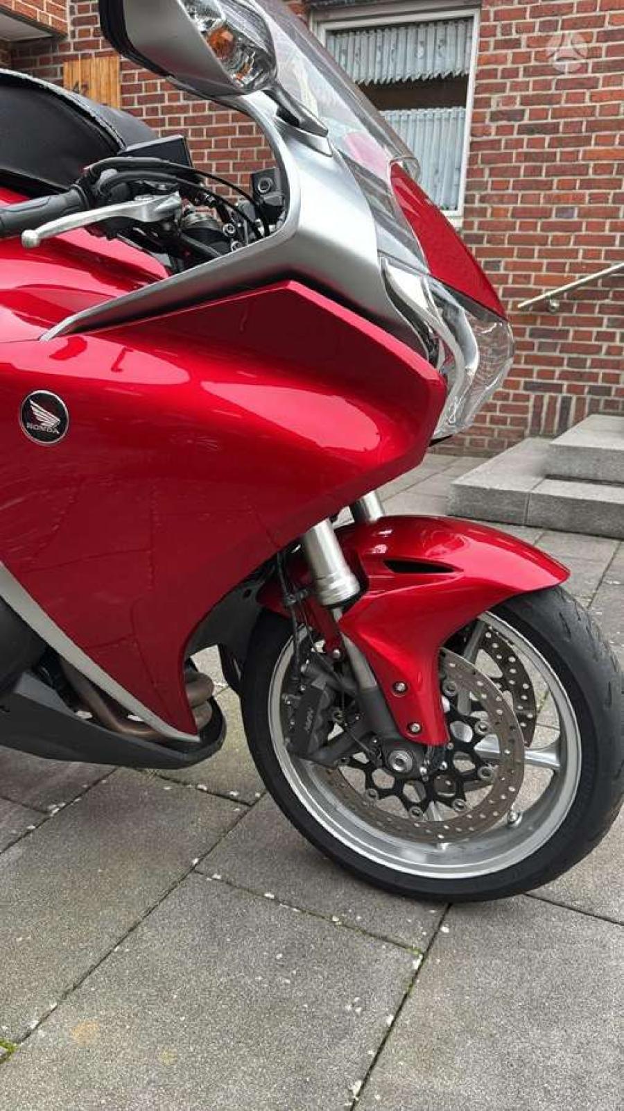 Sarkans Honda VFR 2011 Klaipėda, ar dzinēja tilpumu 1.20 L un nobraukumu 19 tūkst. km par 6500 €, foto 7 vietnē AUTOMOTO.COM.LV