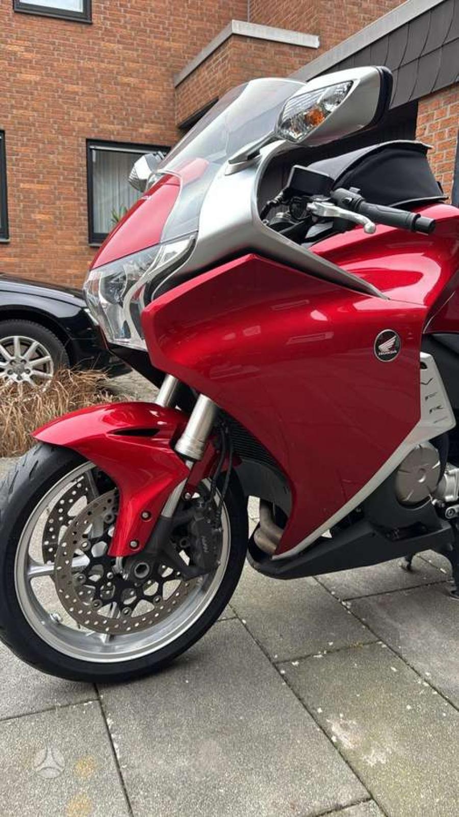 Sarkans Honda VFR 2011 Klaipėda, ar dzinēja tilpumu 1.20 L un nobraukumu 19 tūkst. km par 6500 €, foto 9 vietnē AUTOMOTO.COM.LV