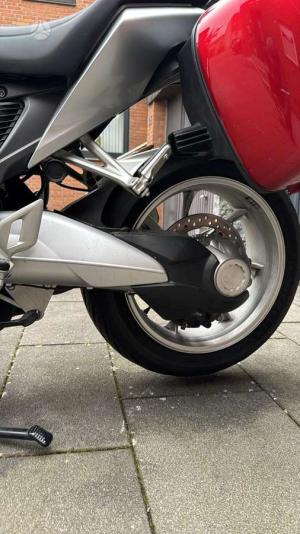 Sarkans Honda VFR 2011 Klaipėda, ar dzinēja tilpumu 1.20 L un nobraukumu 19 tūkst. km par 6500 €, foto 12 vietnē AUTOMOTO.COM.LV