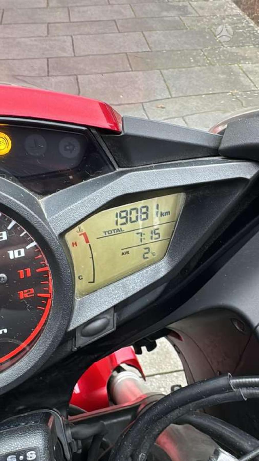 Sarkans Honda VFR 2011 Klaipėda, ar dzinēja tilpumu 1.20 L un nobraukumu 19 tūkst. km par 6500 €, foto 14 vietnē AUTOMOTO.COM.LV