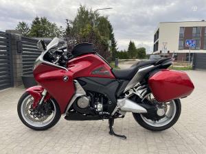Red Honda VFR 2011 in Klaipeda, with an engine capacity of 1.20 L and mileage of 22 thousand km for 6700 €, photo  on AUTOMOTO.COM.LV