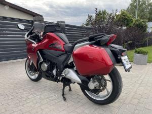 Red Honda VFR 2011 in Klaipeda, with an engine capacity of 1.20 L and mileage of 22 thousand km for 6700 €, photo 6 on AUTOMOTO.COM.LV