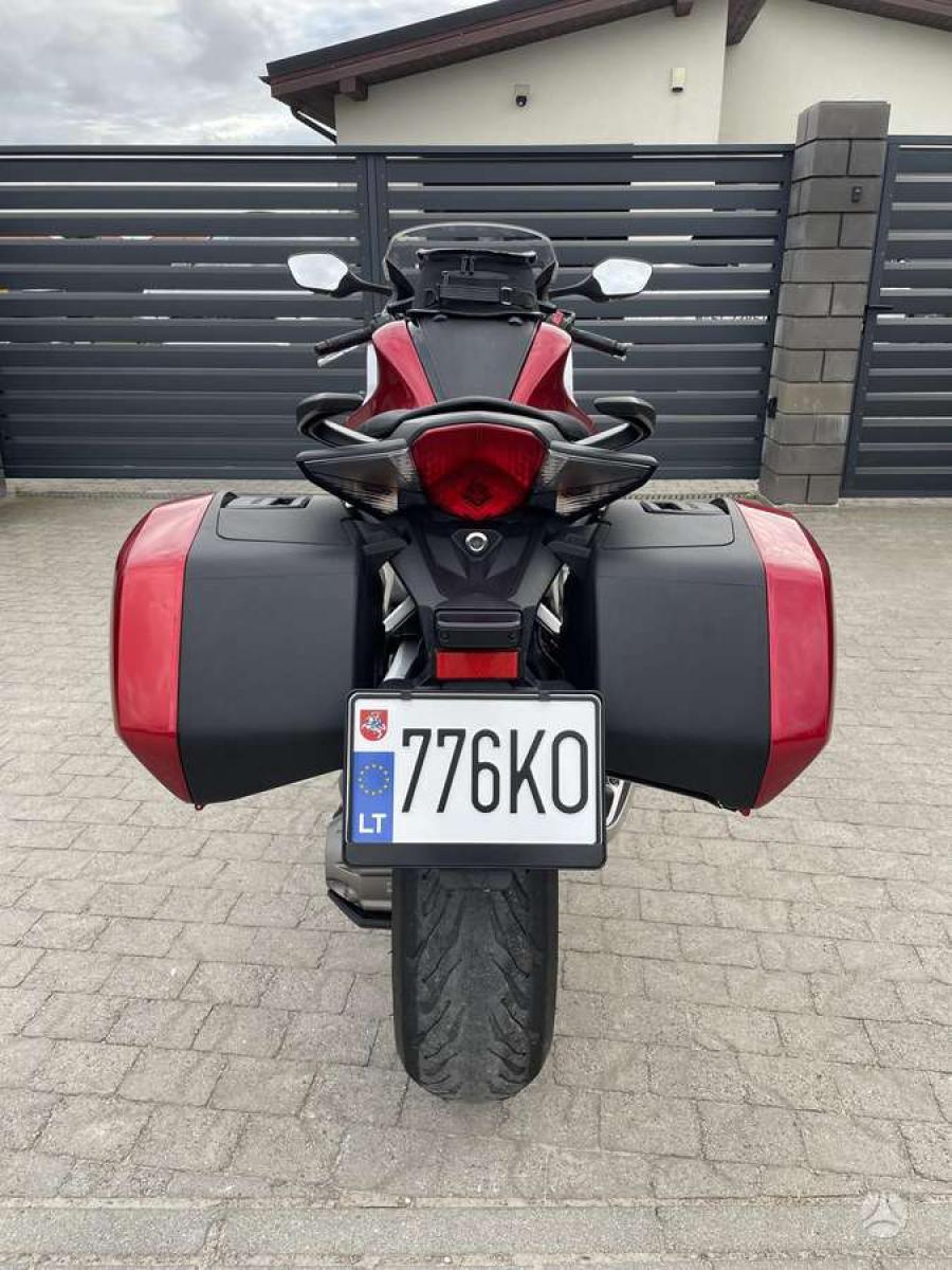 Red Honda VFR 2011 in Klaipeda, with an engine capacity of 1.20 L and mileage of 22 thousand km for 6700 €, photo 9 on AUTOMOTO.COM.LV