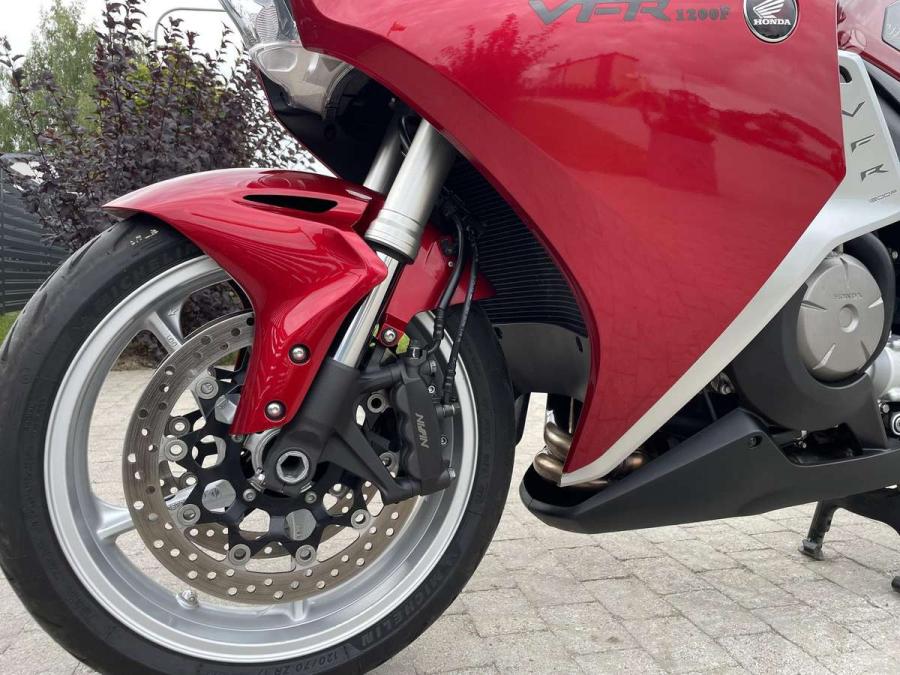 Red Honda VFR 2011 in Klaipeda, with an engine capacity of 1.20 L and mileage of 22 thousand km for 6700 €, photo 10 on AUTOMOTO.COM.LV