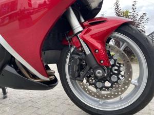 Red Honda VFR 2011 in Klaipeda, with an engine capacity of 1.20 L and mileage of 22 thousand km for 6700 €, photo 13 on AUTOMOTO.COM.LV