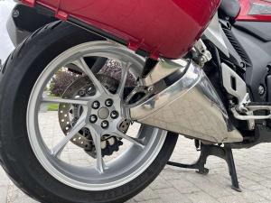Red Honda VFR 2011 in Klaipeda, with an engine capacity of 1.20 L and mileage of 22 thousand km for 6700 €, photo 15 on AUTOMOTO.COM.LV
