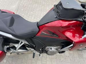Red Honda VFR 2011 in Klaipeda, with an engine capacity of 1.20 L and mileage of 22 thousand km for 6700 €, photo 17 on AUTOMOTO.COM.LV