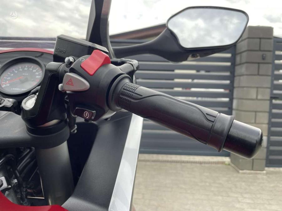 Red Honda VFR 2011 in Klaipeda, with an engine capacity of 1.20 L and mileage of 22 thousand km for 6700 €, photo 22 on AUTOMOTO.COM.LV