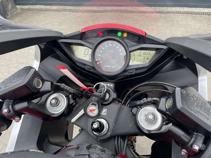 Red Honda VFR 2011 in Klaipeda, with an engine capacity of 1.20 L and mileage of 22 thousand km for 6700 €, photo 24 on AUTOMOTO.COM.LV