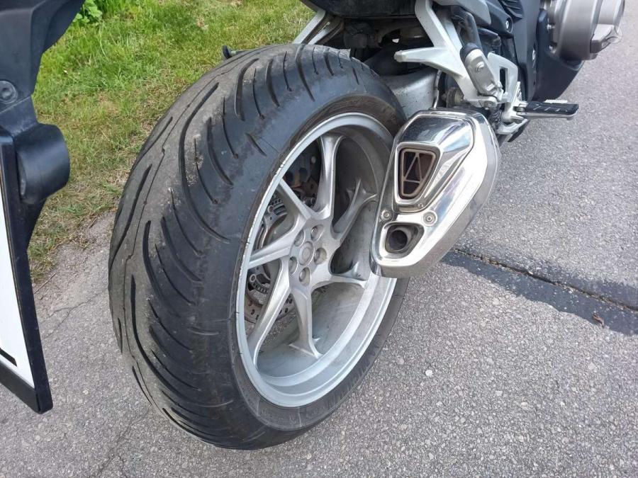 Красный Хонда VFR 2012 в Вильнюс, объемом двигателя 1.24 л и пробегом 63 тыс. км за 5200 €, фото 9 на AUTOMOTO.COM.LV