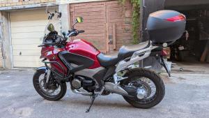 Sarkans Honda VFR 2012 Viļņa, ar dzinēja tilpumu 1.24 L un nobraukumu 64 tūkst. km par 6500 €, foto  vietnē AUTOMOTO.COM.LV