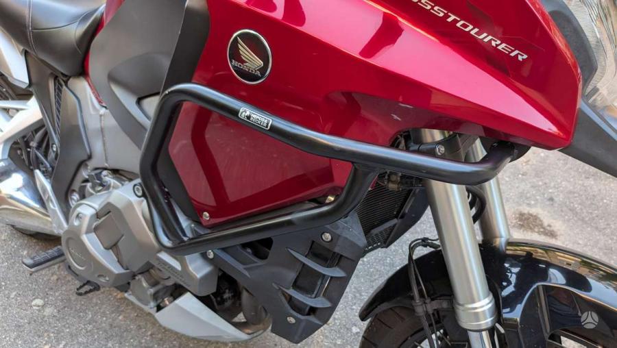 Sarkans Honda VFR 2012 Viļņa, ar dzinēja tilpumu 1.24 L un nobraukumu 64 tūkst. km par 6500 €, foto 7 vietnē AUTOMOTO.COM.LV