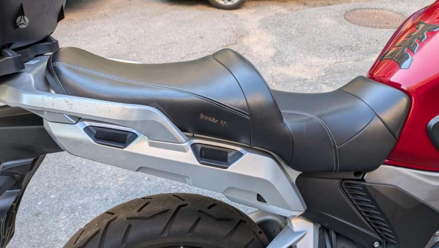 Sarkans Honda VFR 2012 Viļņa, ar dzinēja tilpumu 1.24 L un nobraukumu 64 tūkst. km par 6500 €, foto 12 vietnē AUTOMOTO.COM.LV