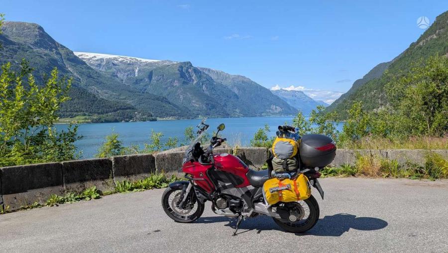 Sarkans Honda VFR 2012 Viļņa, ar dzinēja tilpumu 1.24 L un nobraukumu 64 tūkst. km par 6500 €, foto 19 vietnē AUTOMOTO.COM.LV