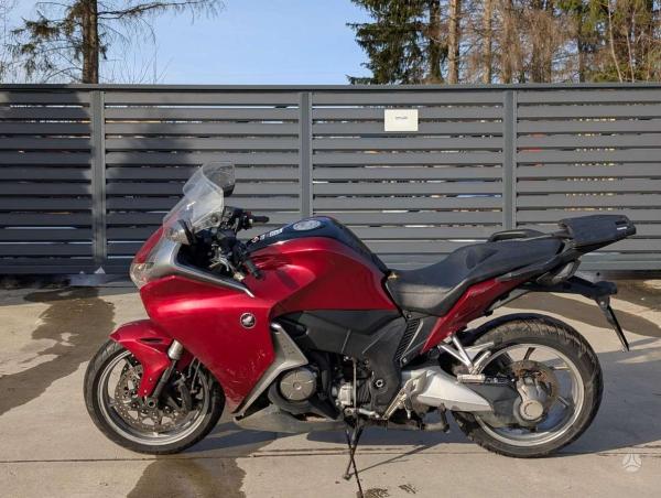 Красный Хонда VFR 2014 в Каунас, объемом двигателя 1.20 л и пробегом 30 тыс. км за 5200 €, фото 2 на AUTOMOTO.COM.LV