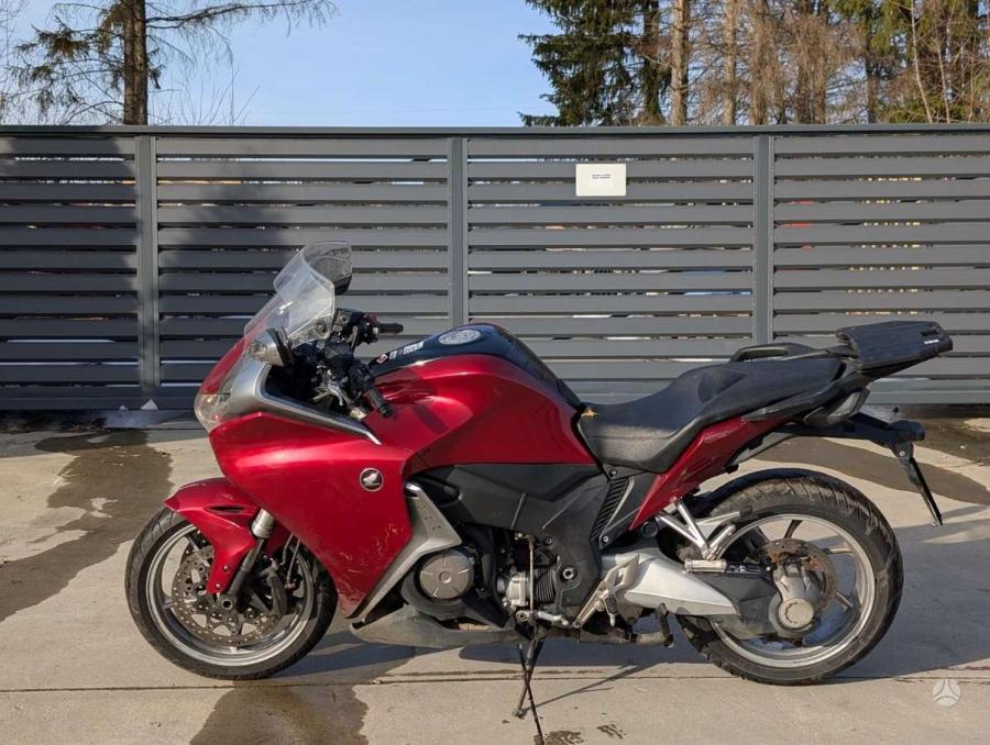 Красный Хонда VFR 2014 в Каунас, объемом двигателя 1.20 л и пробегом 30 тыс. км за 5200 €, фото 3 на AUTOMOTO.COM.LV