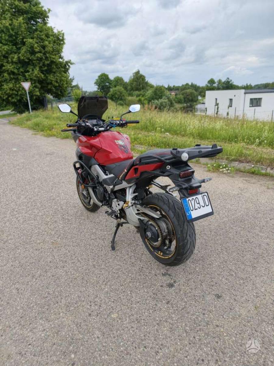 Red Honda VFR 2015 in Kedainiai, with an engine capacity of 0.80 L and mileage of 43 thousand km for 5250 €, photo 5 on AUTOMOTO.COM.LV