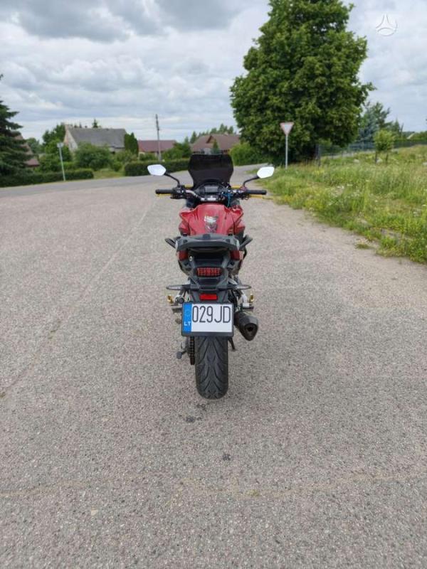 Red Honda VFR 2015 in Kedainiai, with an engine capacity of 0.80 L and mileage of 43 thousand km for 5250 €, photo 5 on AUTOMOTO.COM.LV