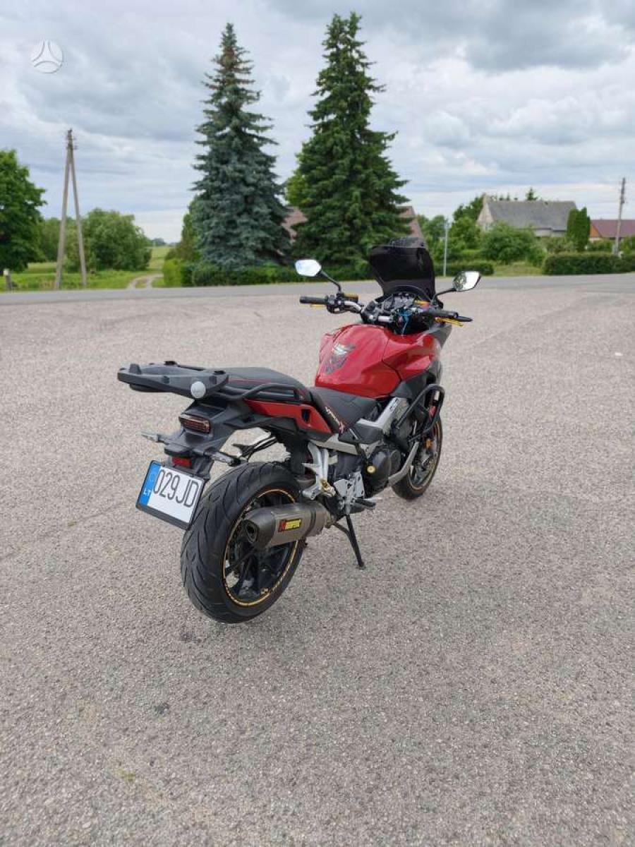 Red Honda VFR 2015 in Kedainiai, with an engine capacity of 0.80 L and mileage of 43 thousand km for 5250 €, photo 7 on AUTOMOTO.COM.LV