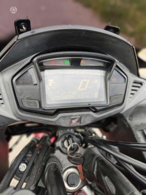 Red Honda VFR 2015 in Kedainiai, with an engine capacity of 0.80 L and mileage of 43 thousand km for 5250 €, photo 11 on AUTOMOTO.COM.LV
