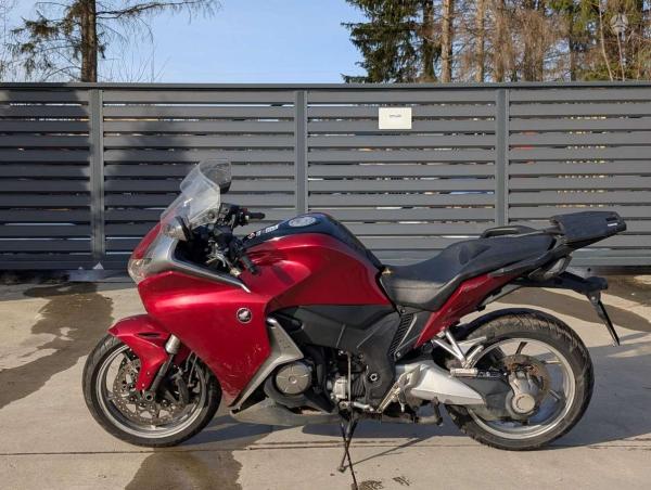 Красный Хонда VFR 2016 в Каунас, объемом двигателя 1.20 л и пробегом 30 тыс. км за 5350 €, фото 3 на AUTOMOTO.COM.LV