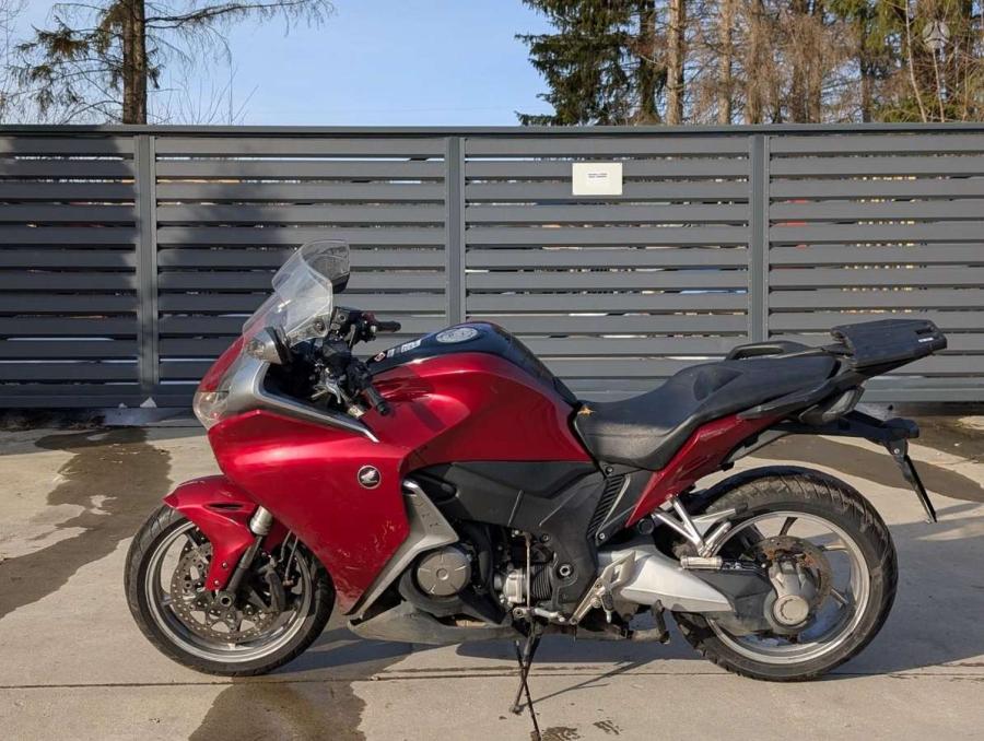 Красный Хонда VFR 2016 в Каунас, объемом двигателя 1.20 л и пробегом 30 тыс. км за 5350 €, фото 3 на AUTOMOTO.COM.LV