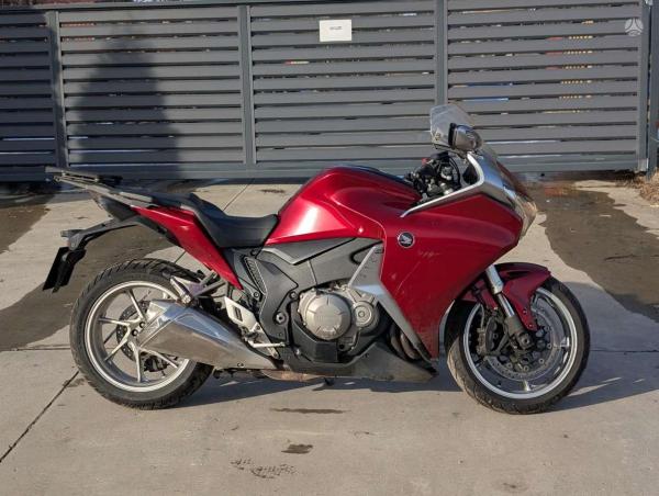 Красный Хонда VFR 2016 в Каунас, объемом двигателя 1.20 л и пробегом 30 тыс. км за 5350 €, фото 7 на AUTOMOTO.COM.LV