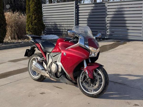 Красный Хонда VFR 2016 в Каунас, объемом двигателя 1.20 л и пробегом 30 тыс. км за 5350 €, фото 8 на AUTOMOTO.COM.LV