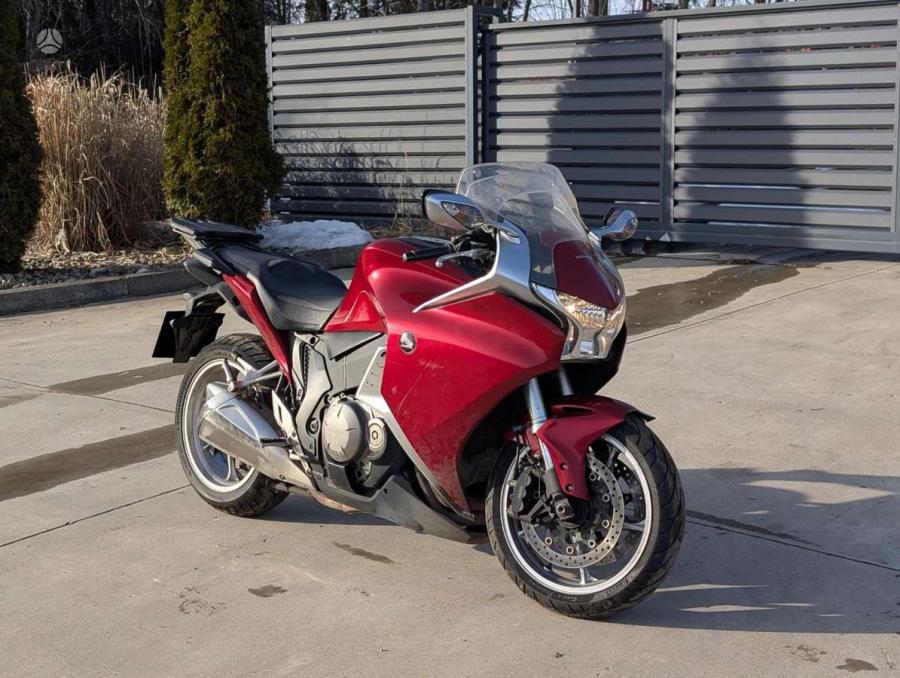 Красный Хонда VFR 2016 в Каунас, объемом двигателя 1.20 л и пробегом 30 тыс. км за 5350 €, фото 8 на AUTOMOTO.COM.LV