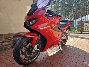 Красный Хонда VFR 2017 в Вильнюс, объемом двигателя 0.78 л и пробегом 14 тыс. км за 6500 €, фото  на AUTOMOTO.COM.LV