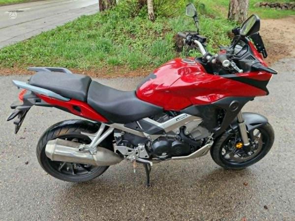 Sarkans Honda VFR 2019 Anykščiai, ar dzinēja tilpumu 0.80 L un nobraukumu 19 tūkst. km par 4600 €, foto 3 vietnē AUTOMOTO.COM.LV