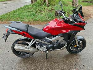Red Honda VFR 2019 in Anyksciai, with an engine capacity of 0.80 L and mileage of 19 thousand km for 4600 €, photo 3 on AUTOMOTO.COM.LV