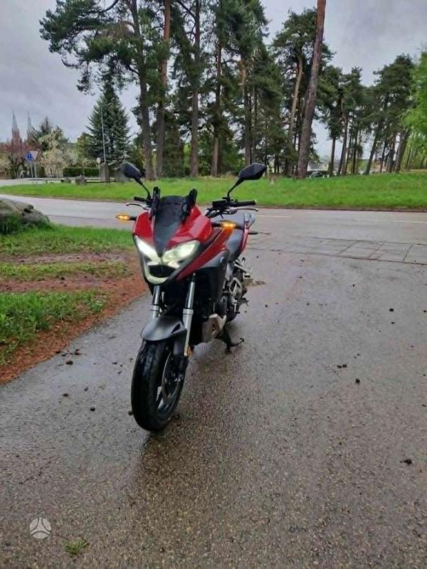 Sarkans Honda VFR 2019 Anykščiai, ar dzinēja tilpumu 0.80 L un nobraukumu 19 tūkst. km par 4600 €, foto 5 vietnē AUTOMOTO.COM.LV