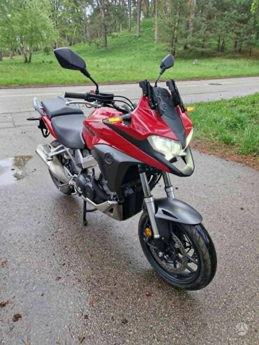 Red Honda VFR 2019 in Anyksciai, with an engine capacity of 0.80 L and mileage of 19 thousand km for 4600 €, photo 7 on AUTOMOTO.COM.LV