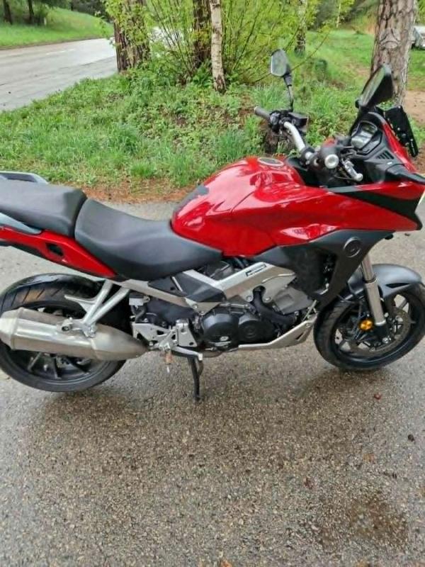 Sarkans Honda VFR 2019 Anykščiai, ar dzinēja tilpumu 0.80 L un nobraukumu 19 tūkst. km par 4600 €, foto 8 vietnē AUTOMOTO.COM.LV