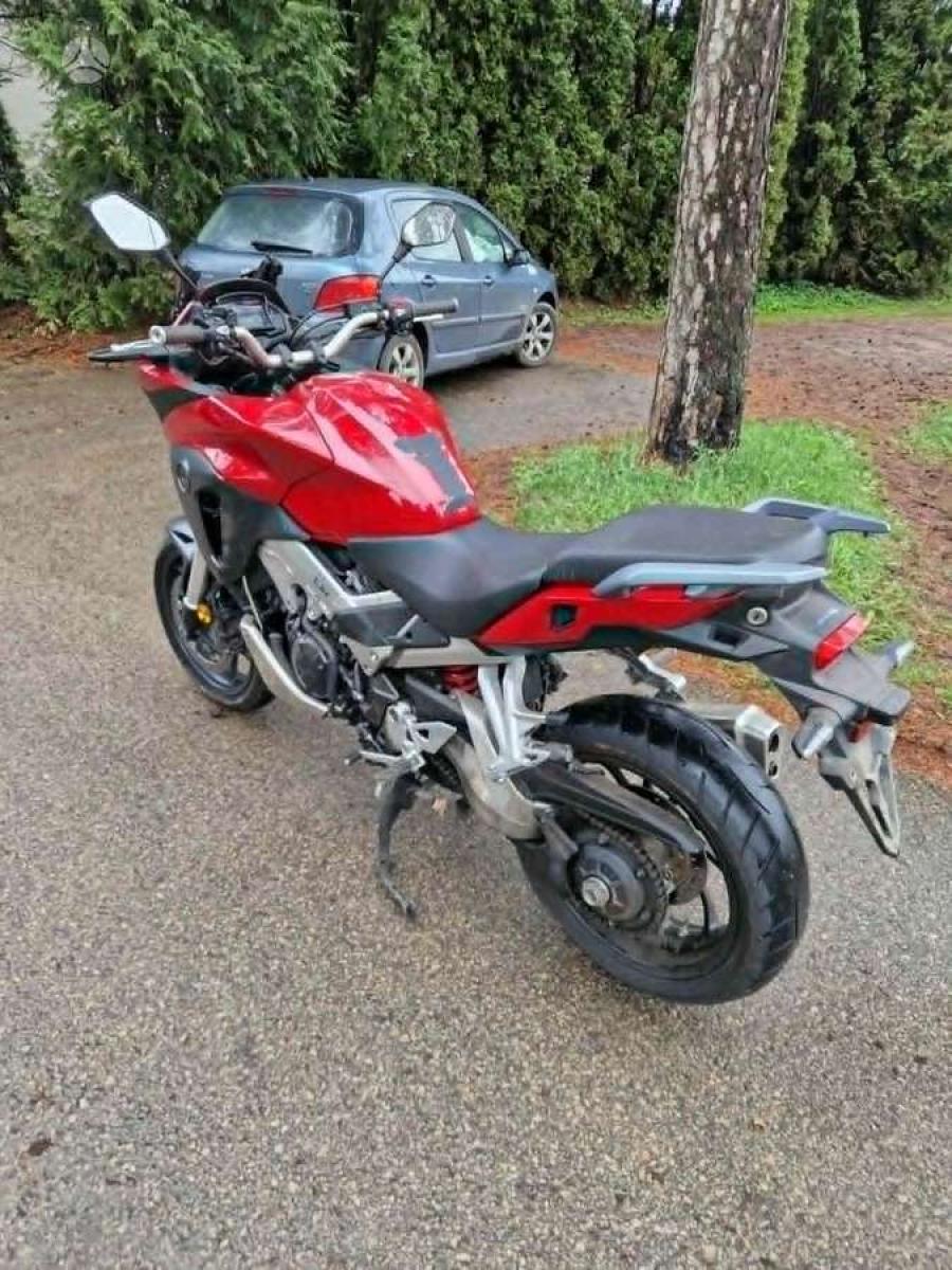 Red Honda VFR 2019 in Anyksciai, with an engine capacity of 0.80 L and mileage of 19 thousand km for 4600 €, photo 9 on AUTOMOTO.COM.LV