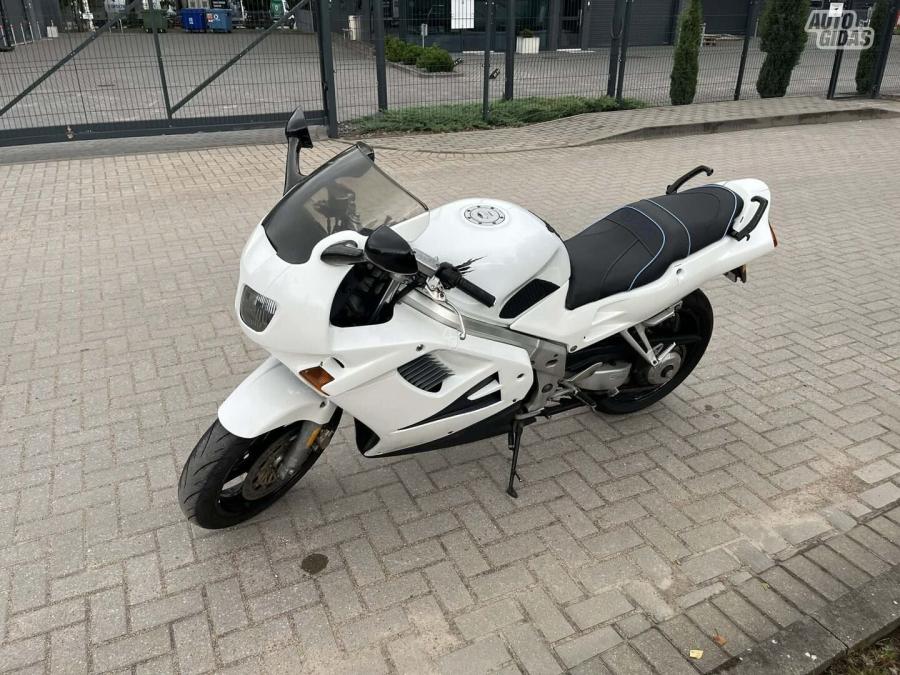Белый Хонда VFR 1996 в Каунас, объемом двигателя 0.75 л и пробегом 80 тыс. км за 1300 €, фото 2 на AUTOMOTO.COM.LV