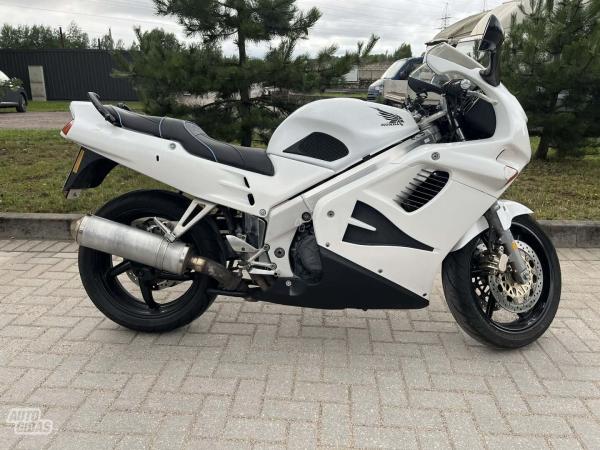 White Honda VFR 1996 in Kaunas, with an engine capacity of 0.75 L and mileage of 80 thousand km for 1300 €, photo 10 on AUTOMOTO.COM.LV