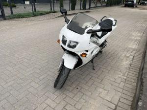 White Honda VFR 1996 in Kaunas, with an engine capacity of 0.75 L and mileage of 81 thousand km for 1000 €, photo 1 on AUTOMOTO.COM.LV
