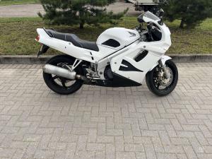 White Honda VFR 1996 in Kaunas, with an engine capacity of 0.75 L and mileage of 81 thousand km for 1000 €, photo 3 on AUTOMOTO.COM.LV